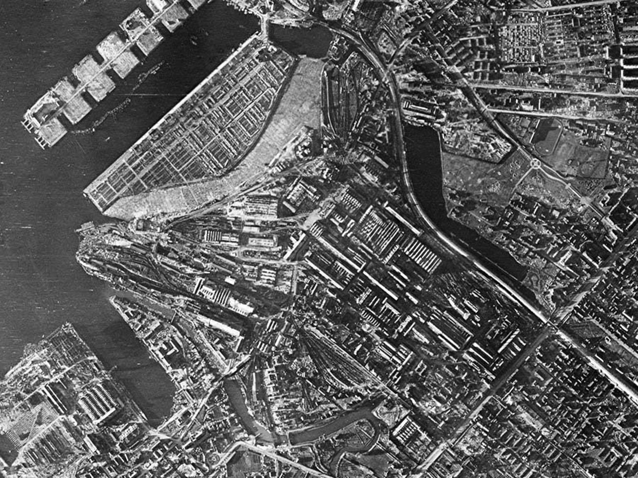 How sieged Leningrad was camouflaged during WWII - Russia Beyond