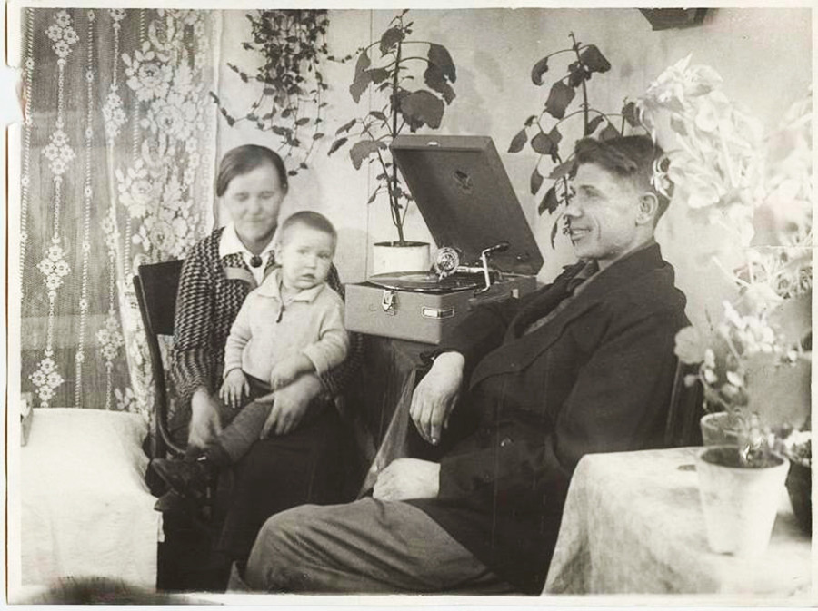 20 Soviet 'happy family' propaganda PHOTOS - Russia Beyond