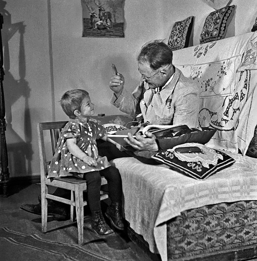 20 Soviet 'happy family' propaganda PHOTOS - Russia Beyond