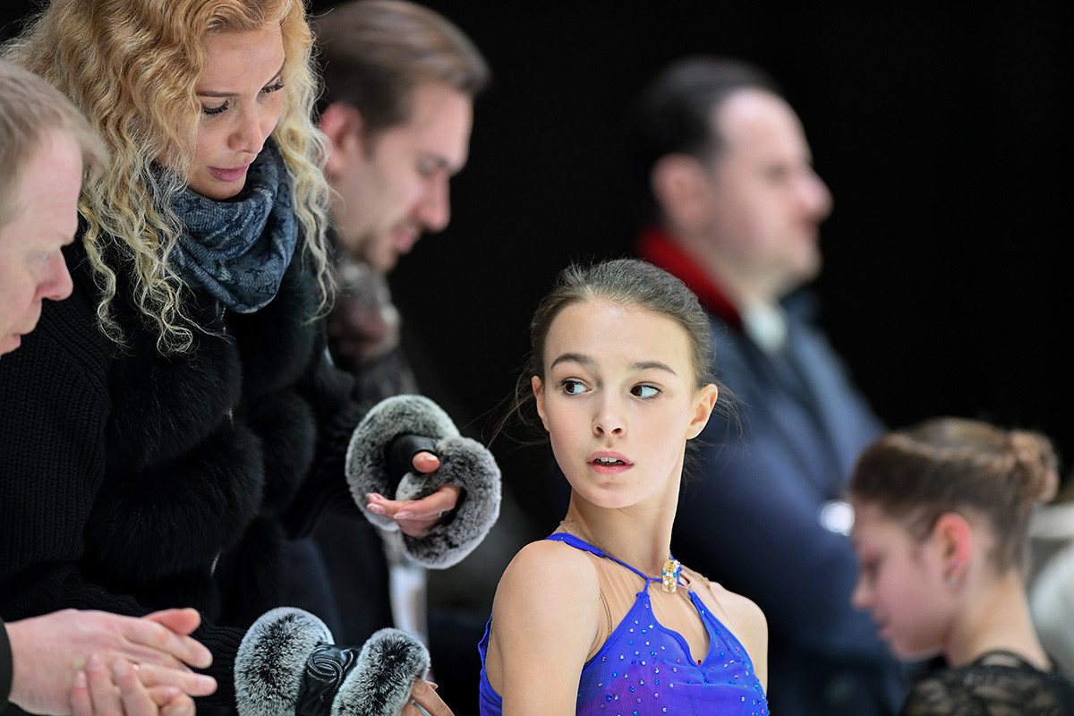Portrait illustré: Anna Shcherbakova, championne du monde de patinage ...