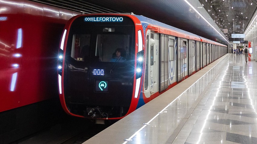 Kako izgleda vožnja v najnovejšem vlaku moskovskega metroja ...