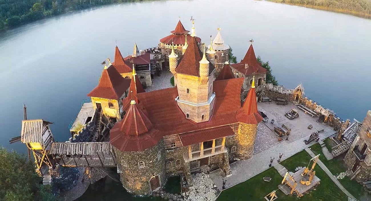7 castillos góticos de pega que puedes visitar en Rusia (Fotos ...