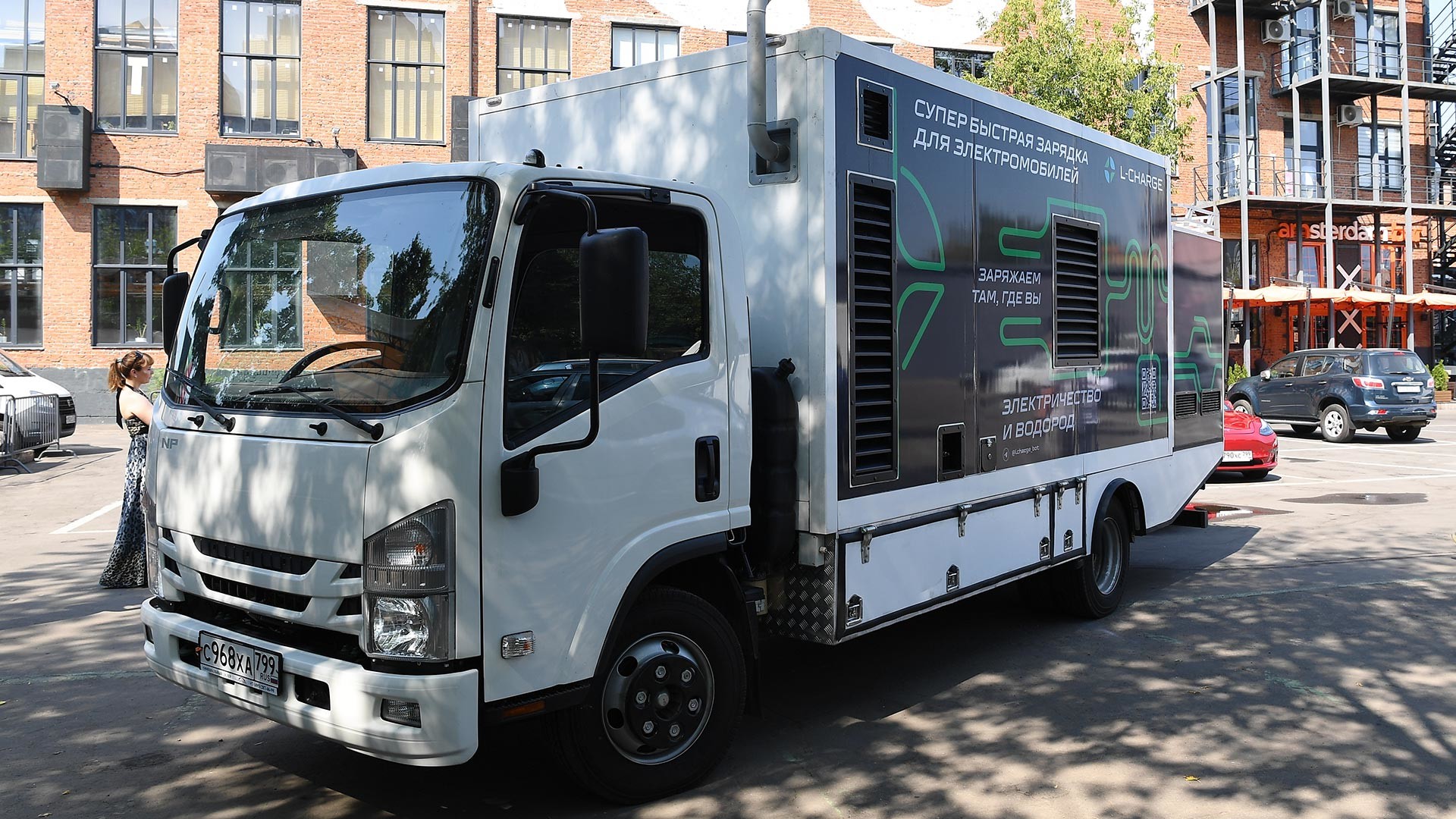 Le chargeur de Tesla le plus puissant au monde créé en Russie - Russia ...