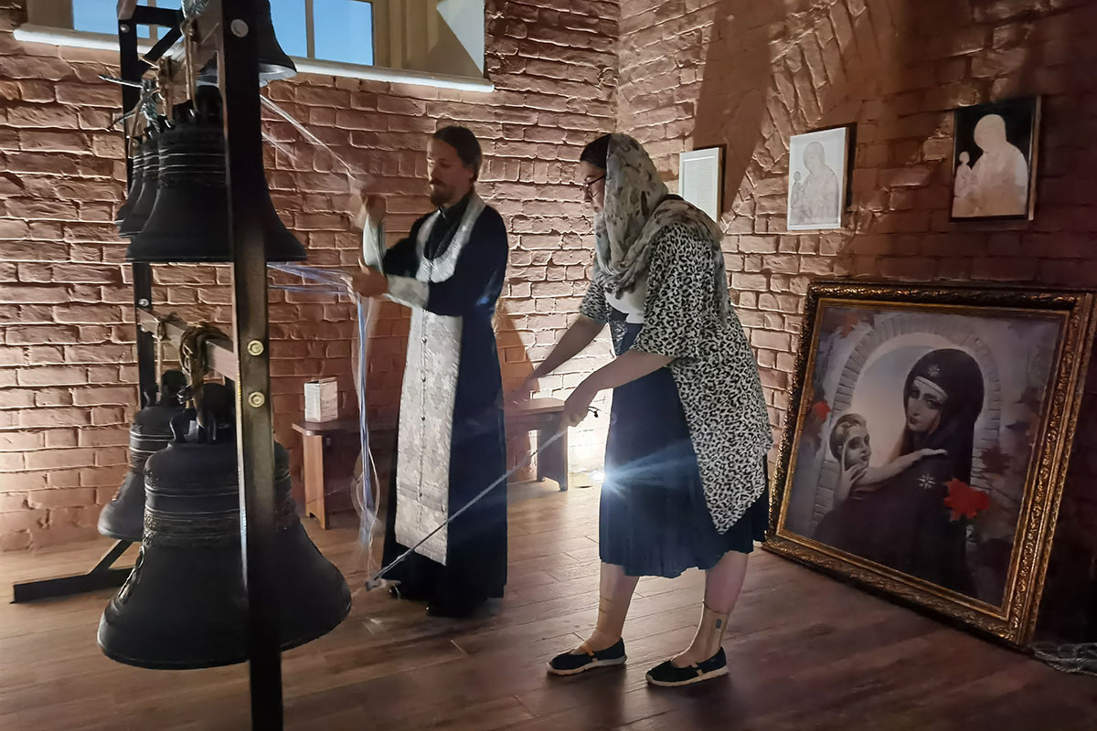 Why are more Russian women becoming bell ringers