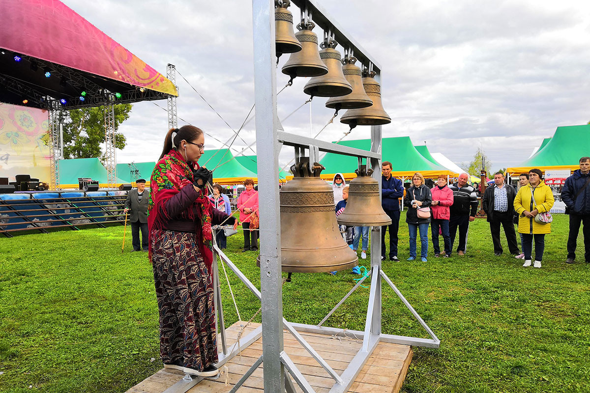 Why are more Russian women becoming bell ringers