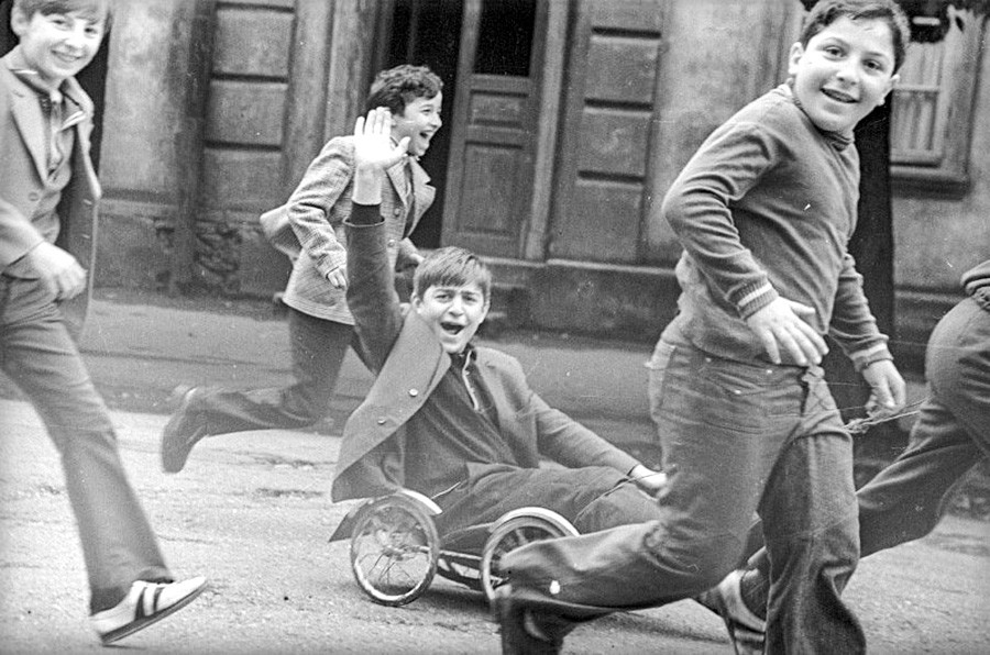 Atmospheric PHOTOS of Soviet kids having fun