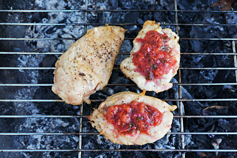 Apolitical Georgian chicken from the Soviet cook book - Russia Beyond