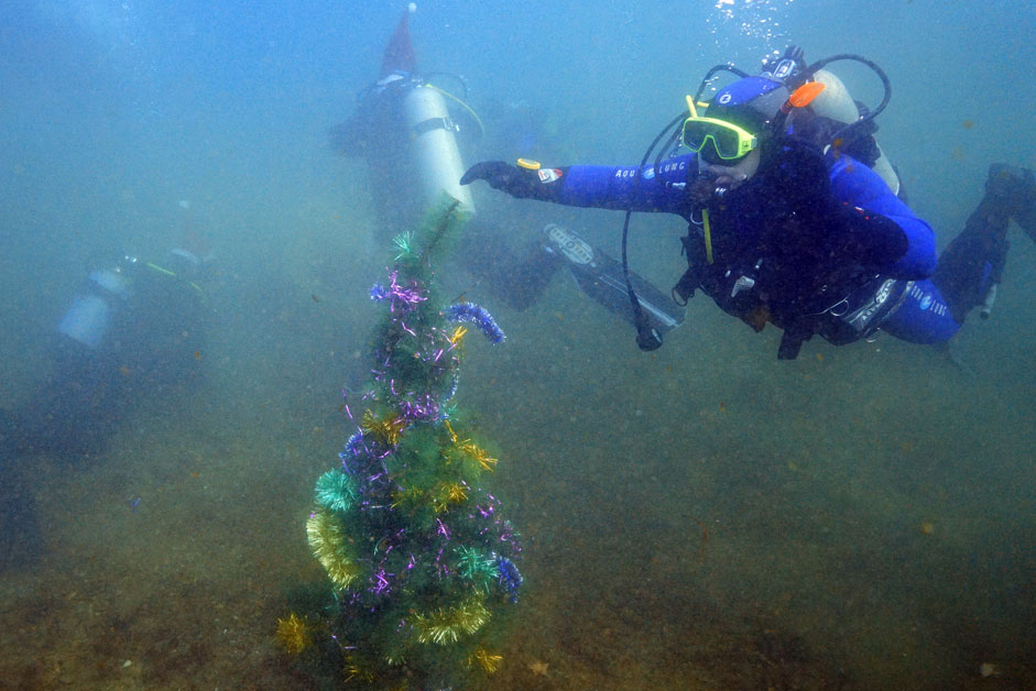Underwater Christmas tree - Russia Beyond