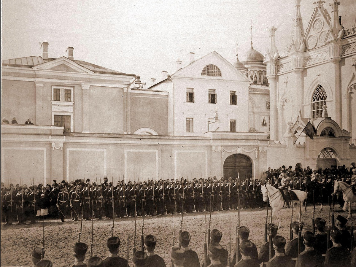 The coronation of the last Emperor of Russia in rare archive photos ...