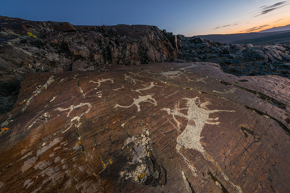 Altai treasures 5,000 years old: Ancient petroglyphs carved in stone ...