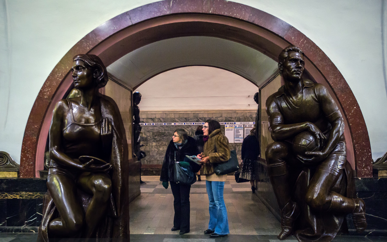 Take a closer look at the Moscow Metro’s most famous statues - Russia ...