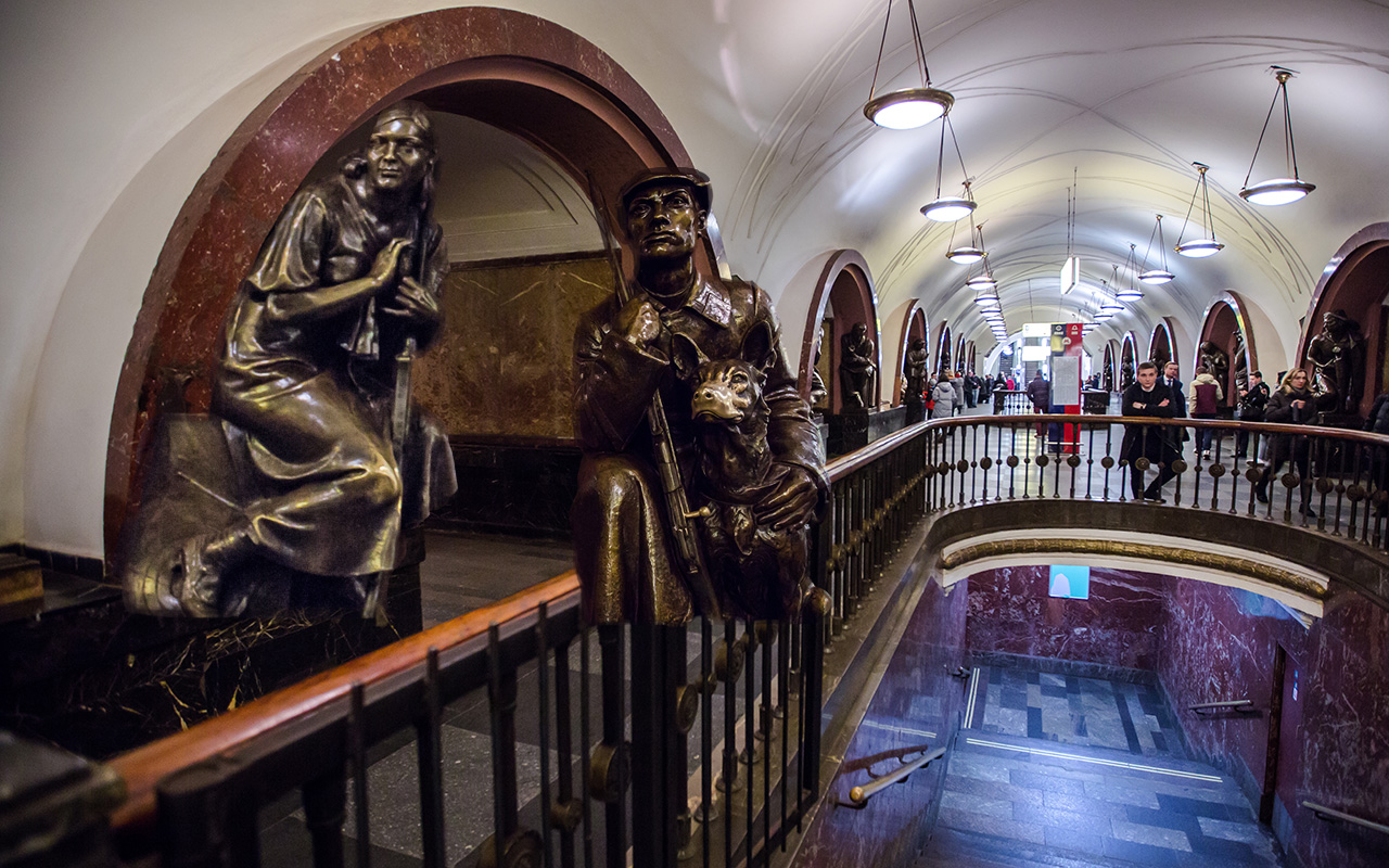 Take a closer look at the Moscow Metro’s most famous statues - Russia ...