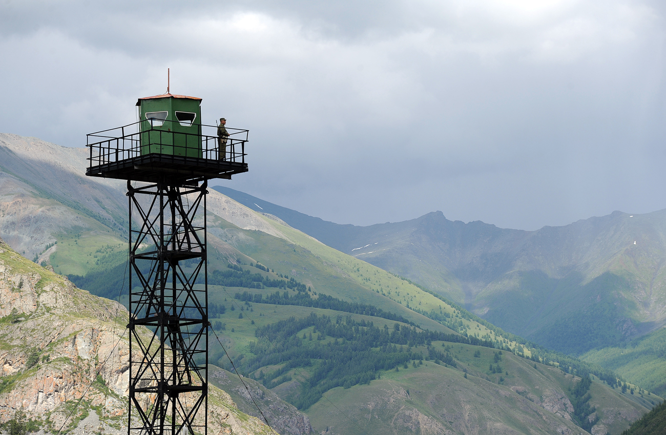 Heat sensing devices securing sentries in towers - Russia Beyond