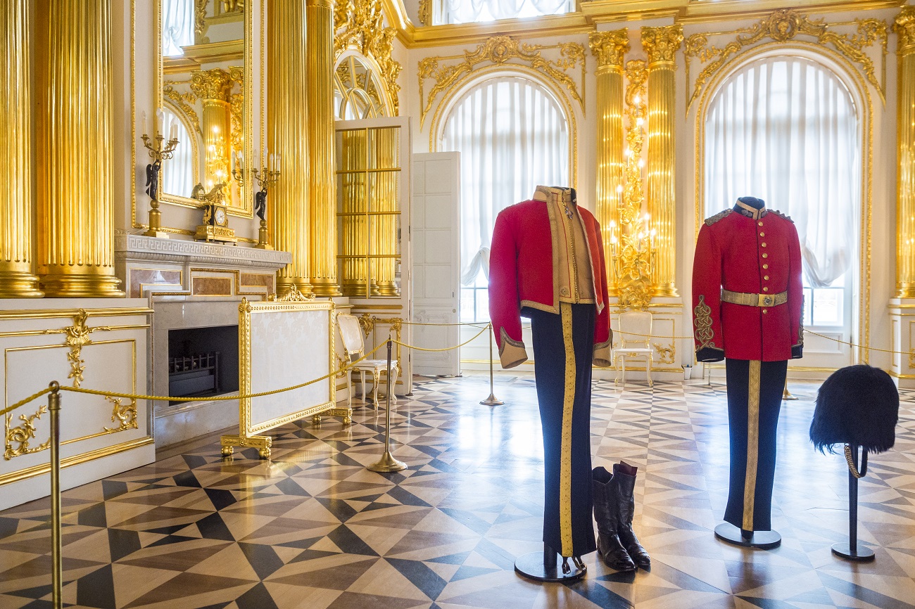 The last tsar’s Scots Guards bring historic uniform to St. Petersburg ...