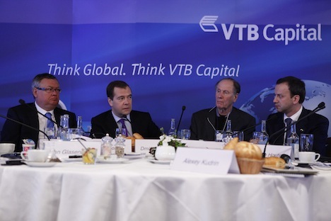 VTB bank to begin $3.2-billion sale of shares in May - Russia Beyond