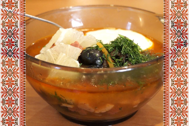 Délicieuse Russie : Solianka, une soupe consistante et épicée contre le ...