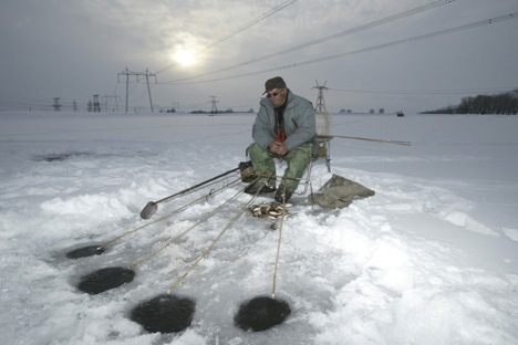 Ice fishing off Vladivostok - Russia Beyond