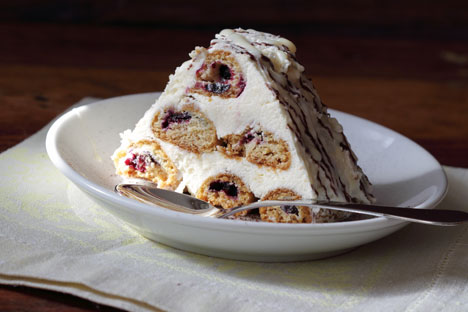 “Monastery hut”: Cross-seasonal cherry cake - Russia Beyond