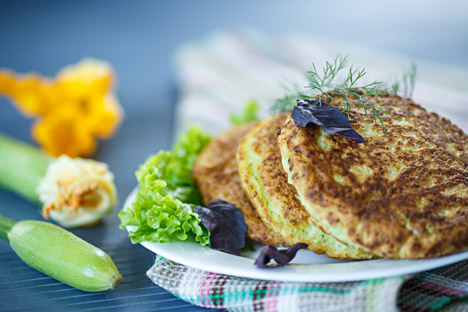 Oladyi: Delicious vegetable pancakes - Russia Beyond