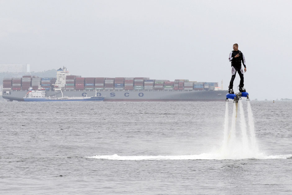 A participant rides a flyboard in Vladivostok - Russia Beyond