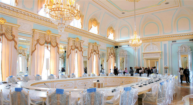 각국 정상 맞을 콘스탄티놉스키 궁 마무리 단장 - Russia Beyond